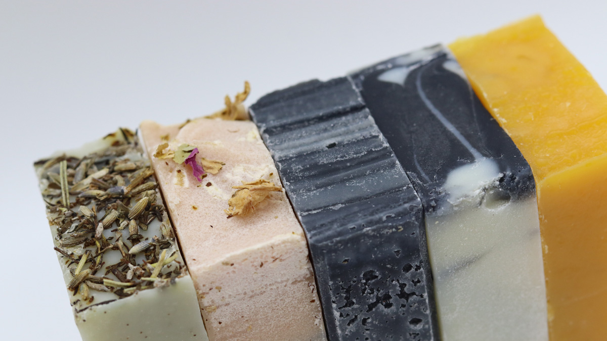 Zeep. Wat doet dit eigenlijk met je huid? - Oudersenzo